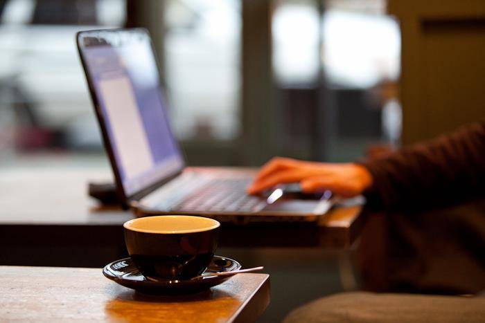 Café com trabalho: onde freelancers podem trabalhar em Santos? | Juicy ...
