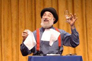 Avner the Eccentric em Santos | Juicy Santos