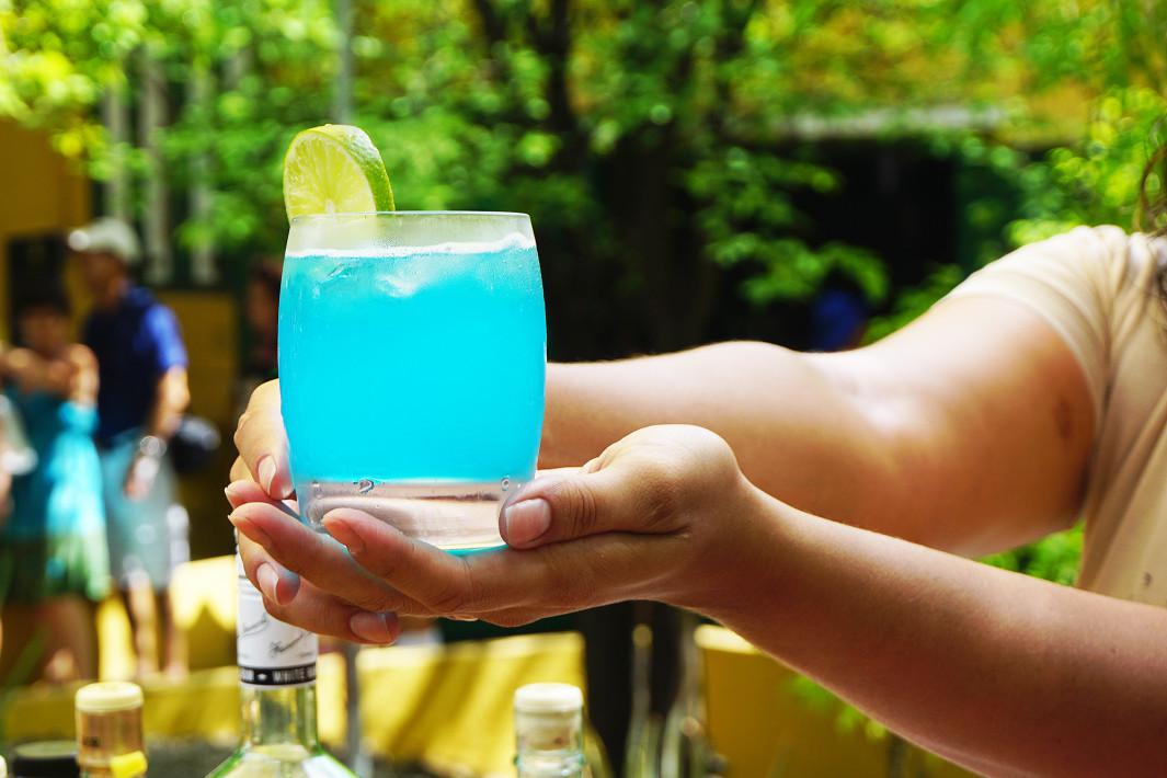 Curaçao Blue, Curaçao liqueur e as bebidas queridas da ilha | Juicy Santos