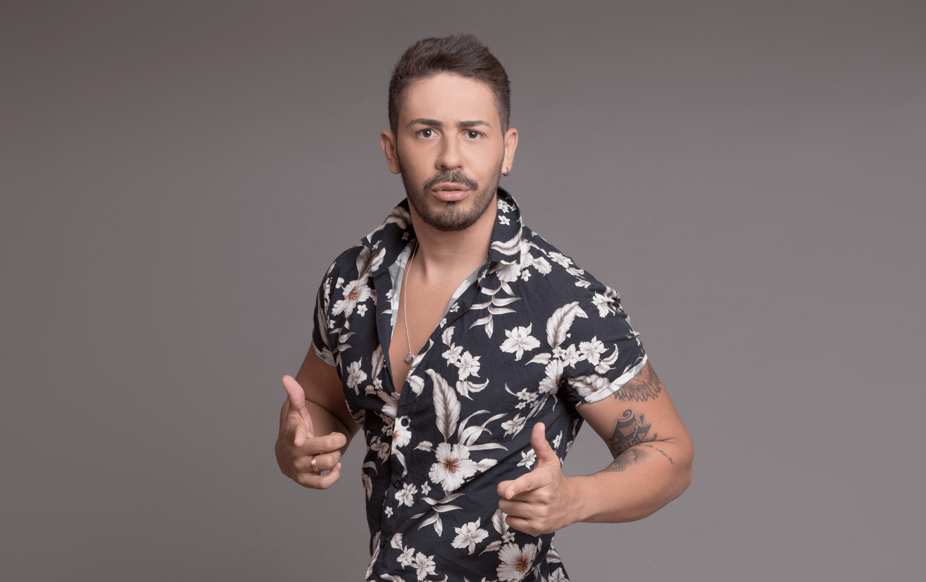 Victor Sarro e Carlinhos Maia em Praia Grande | Juicy Santos