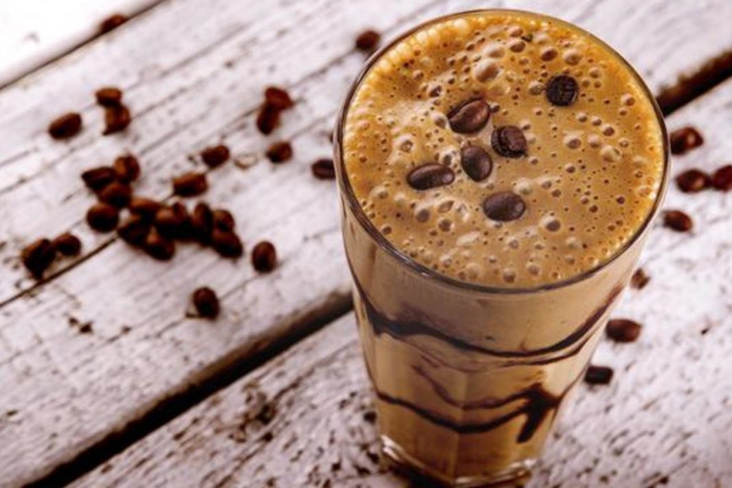 Bebidas com café: 3 opções refrescantes para fazer HOJE | Juicy Santos