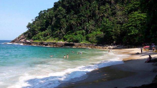 Conheça a Praia do Éden, locação de produções como Black Mirror e 3% ...