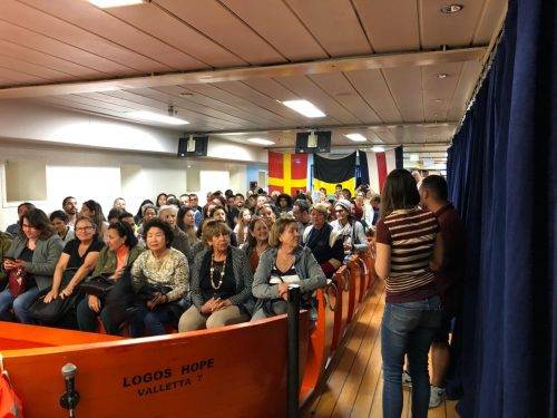 Por dentro do Logos Hope em Santos: a maior livraria flutuante do mundo ...