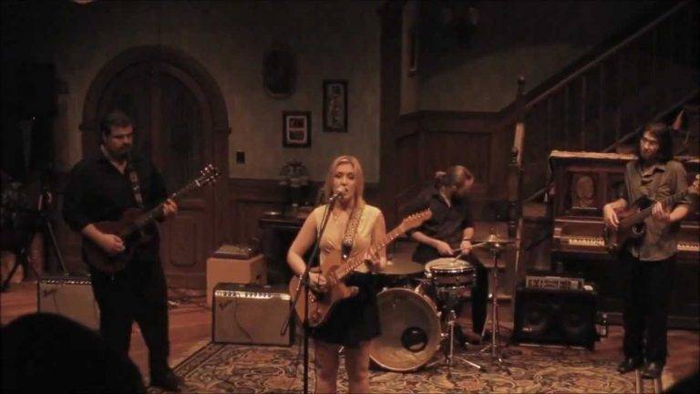 Betty Fox renova a soul music | Juicy Santos