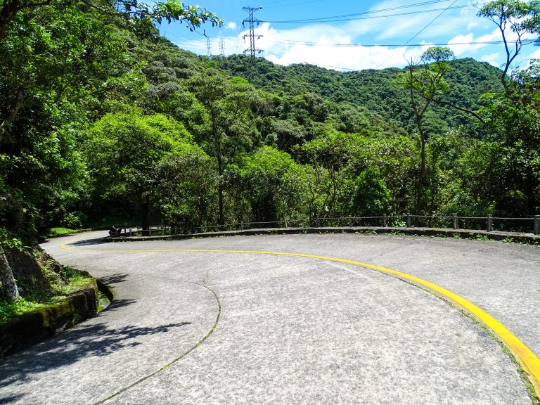 Caminhar pela estrada velha de Santos, uma descoberta sensorial e ...