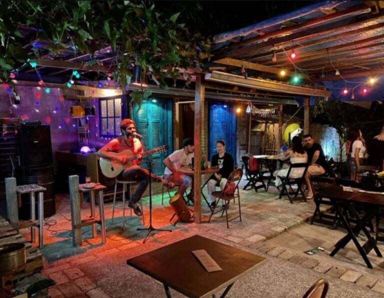 Coletivo Saruê, um lugar mágico em Santos pra ouvir música boa | Juicy ...