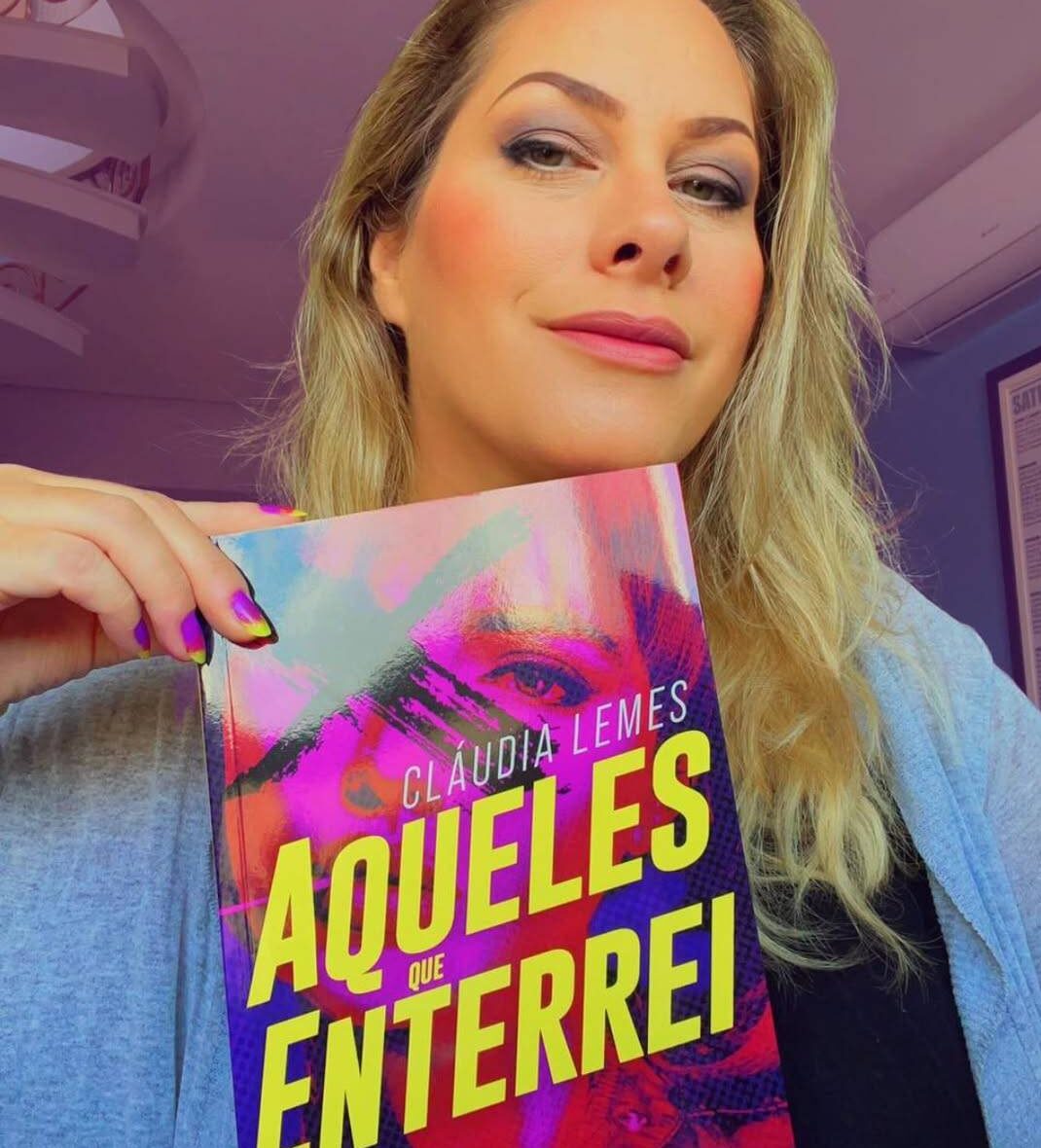 Claudia Lemes lança Aqueles que Enterrei | Juicy Santos